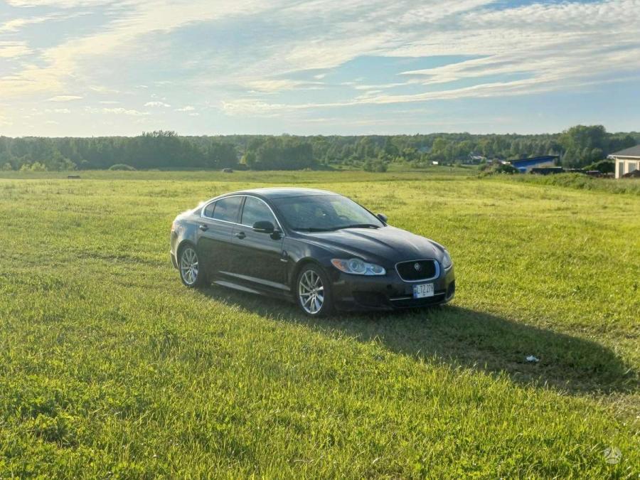 Black Jaguar XF 2011 in Kaisiadorys, with an engine capacity of 2.99 L and mileage of 360 thousand km for 3700 €, photo 1 on AUTOMOTO.COM.LV