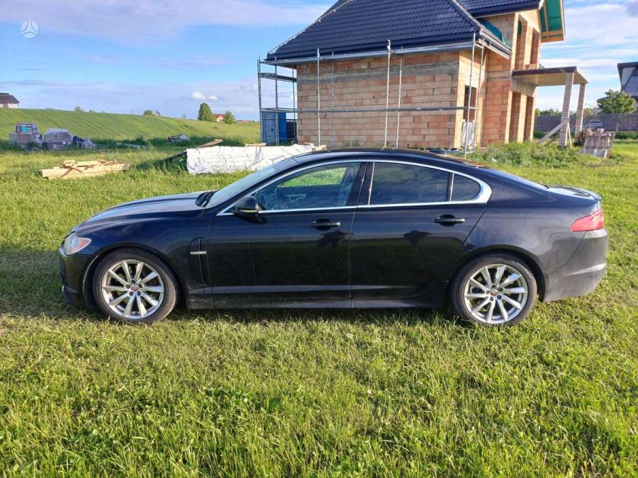 Black Jaguar XF 2011 in Kaisiadorys, with an engine capacity of 2.99 L and mileage of 360 thousand km for 3700 €, photo 6 on AUTOMOTO.COM.LV