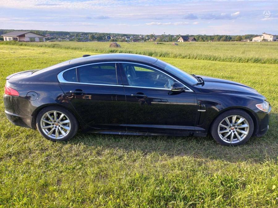 Black Jaguar XF 2011 in Kaisiadorys, with an engine capacity of 2.99 L and mileage of 360 thousand km for 3700 €, photo 7 on AUTOMOTO.COM.LV