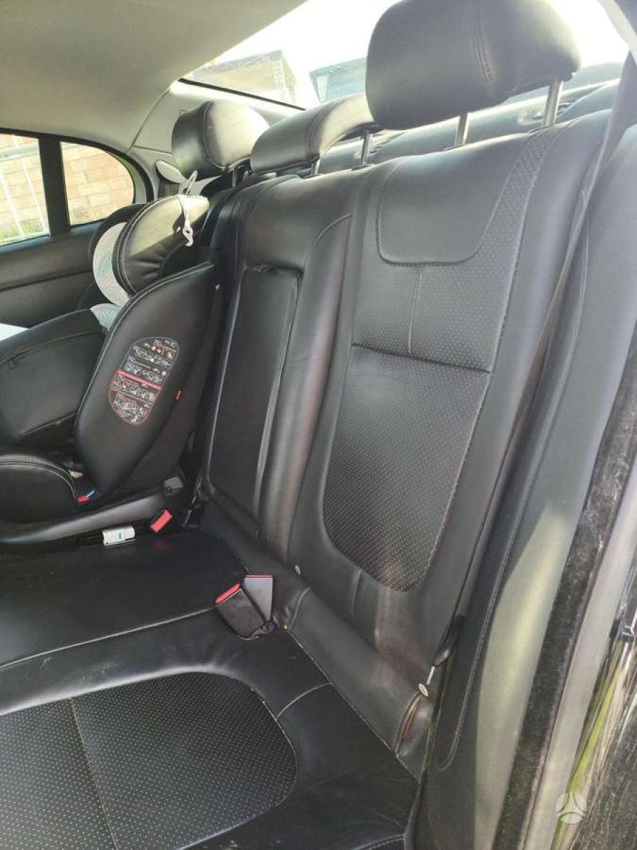 Black Jaguar XF 2011 in Kaisiadorys, with an engine capacity of 2.99 L and mileage of 360 thousand km for 3700 €, photo 10 on AUTOMOTO.COM.LV