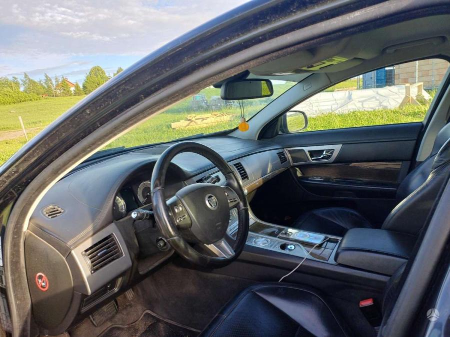 Black Jaguar XF 2011 in Kaisiadorys, with an engine capacity of 2.99 L and mileage of 360 thousand km for 3700 €, photo 12 on AUTOMOTO.COM.LV