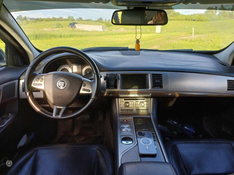 Black Jaguar XF 2011 in Kaisiadorys, with an engine capacity of 2.99 L and mileage of 360 thousand km for 3700 €, photo 14 on AUTOMOTO.COM.LV