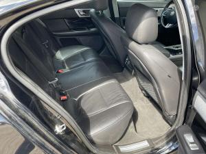 Melns Jaguar XF 2011 Kauņa, ar dzinēja tilpumu 2.99 L un nobraukumu 274 tūkst. km par 3100 €, foto 11 vietnē AUTOMOTO.COM.LV