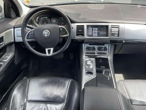 Melns Jaguar XF 2011 Kauņa, ar dzinēja tilpumu 2.99 L un nobraukumu 274 tūkst. km par 3100 €, foto 16 vietnē AUTOMOTO.COM.LV