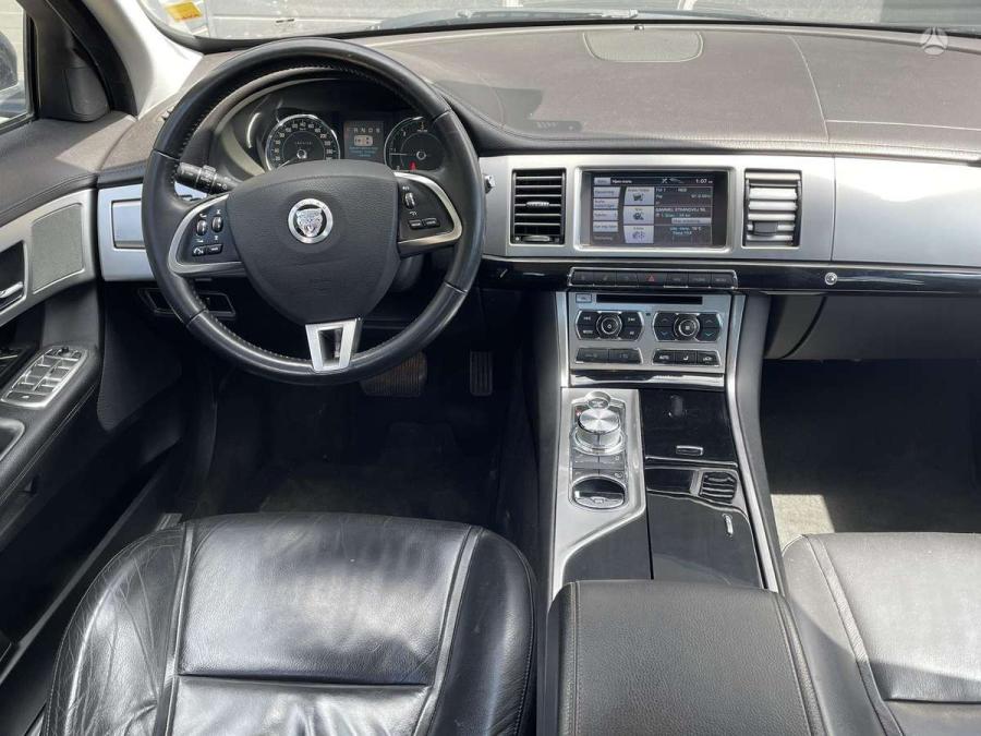 Melns Jaguar XF 2011 Kauņa, ar dzinēja tilpumu 2.99 L un nobraukumu 274 tūkst. km par 3100 €, foto 16 vietnē AUTOMOTO.COM.LV