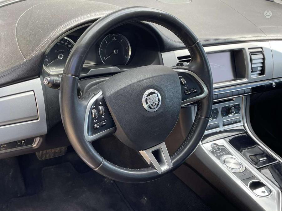 Melns Jaguar XF 2011 Kauņa, ar dzinēja tilpumu 2.99 L un nobraukumu 274 tūkst. km par 3100 €, foto 17 vietnē AUTOMOTO.COM.LV
