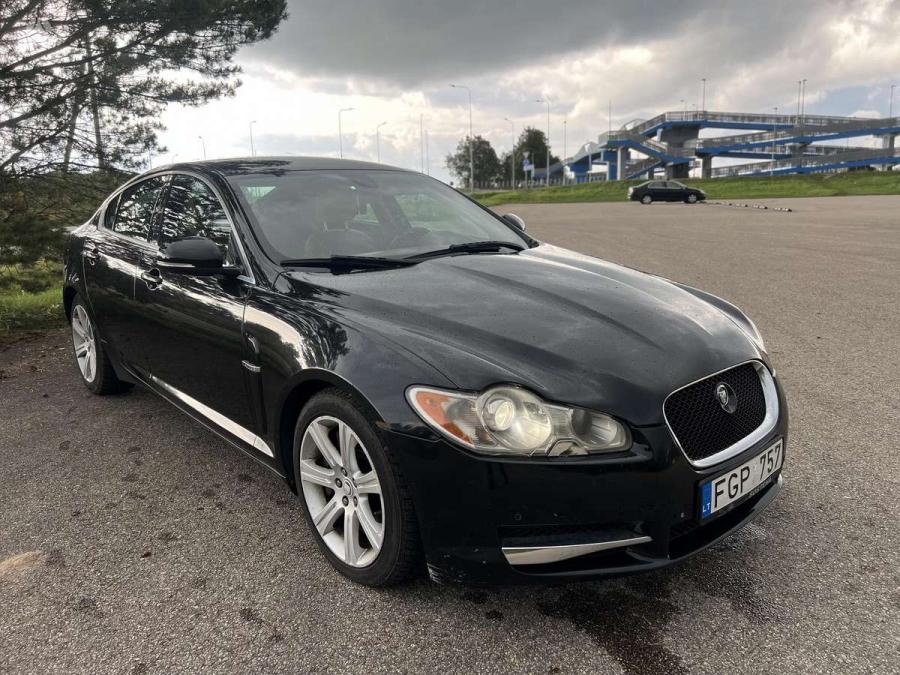 Black Jaguar XF 2011 in Vilnius, with an engine capacity of 2.99 L and mileage of 245 thousand km for 2650 €, photo 1 on AUTOMOTO.COM.LV