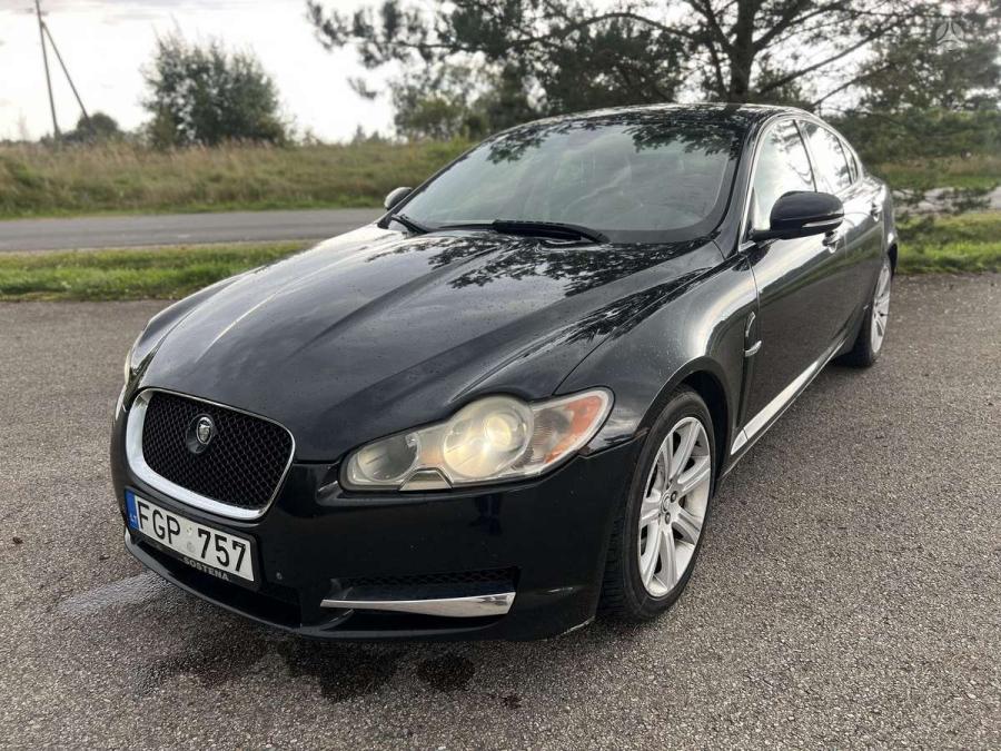 Black Jaguar XF 2011 in Vilnius, with an engine capacity of 2.99 L and mileage of 245 thousand km for 2650 €, photo 4 on AUTOMOTO.COM.LV