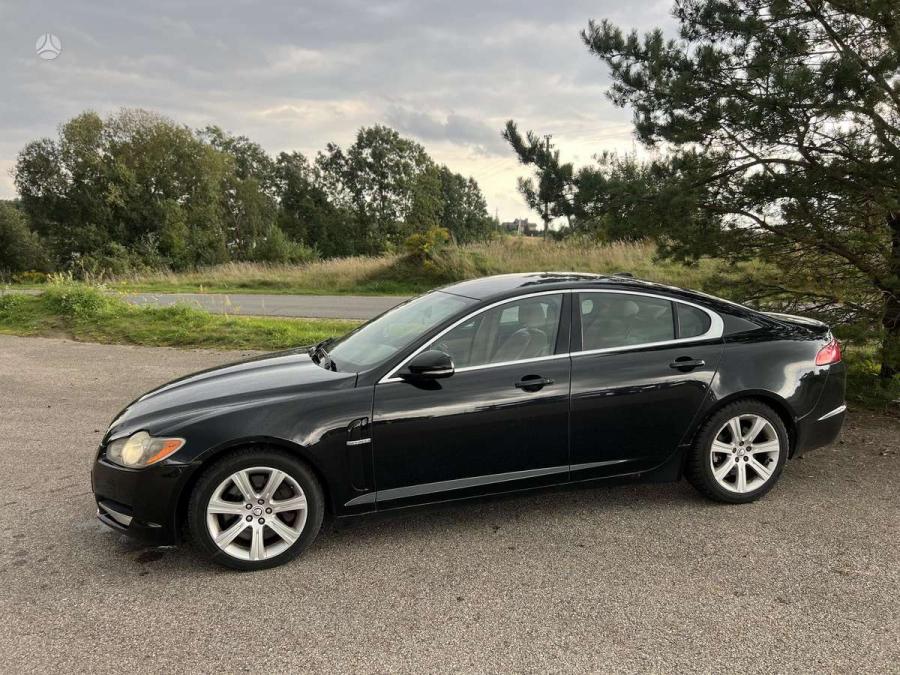 Black Jaguar XF 2011 in Vilnius, with an engine capacity of 2.99 L and mileage of 245 thousand km for 2650 €, photo 5 on AUTOMOTO.COM.LV