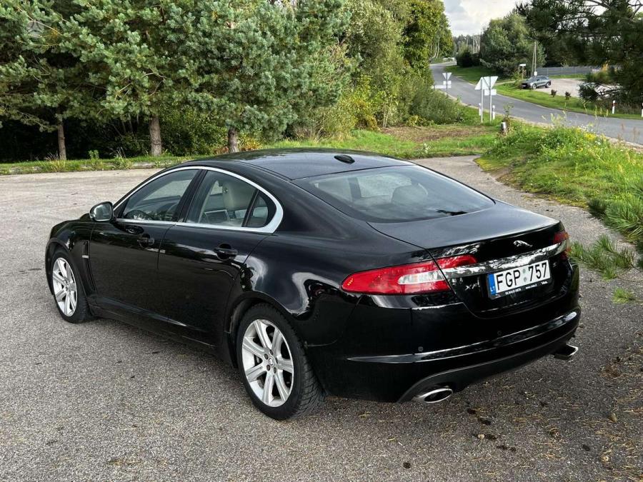 Black Jaguar XF 2011 in Vilnius, with an engine capacity of 2.99 L and mileage of 245 thousand km for 2650 €, photo 8 on AUTOMOTO.COM.LV