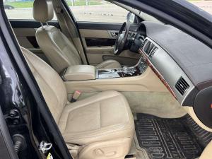 Black Jaguar XF 2011 in Vilnius, with an engine capacity of 2.99 L and mileage of 245 thousand km for 2650 €, photo 15 on AUTOMOTO.COM.LV