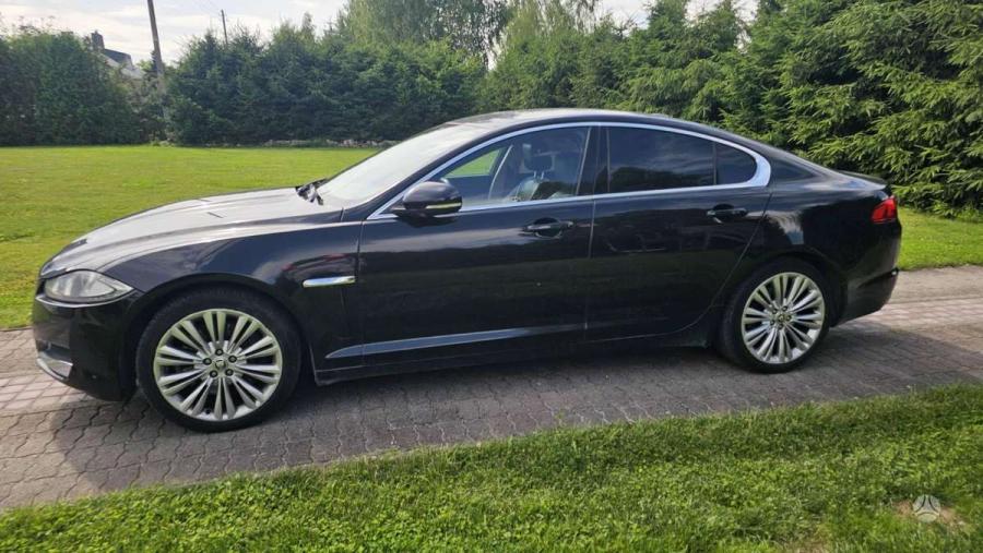 Melns Jaguar XF 2012 Viļņa, ar dzinēja tilpumu 3.00 L un nobraukumu 250 tūkst. km par 6000 €, foto 3 vietnē AUTOMOTO.COM.LV