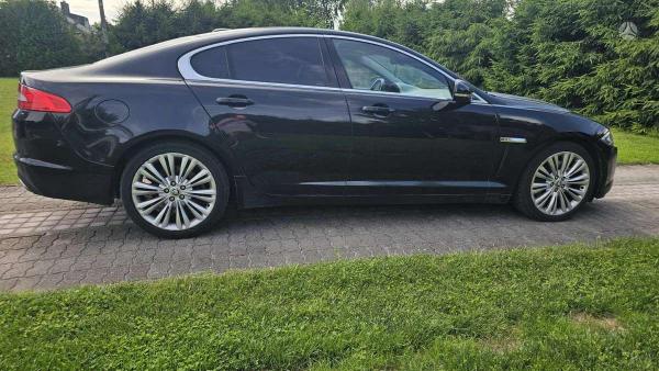 Black Jaguar XF 2012 in Vilnius, with an engine capacity of 3.00 L and mileage of 250 thousand km for 6000 €, photo 5 on AUTOMOTO.COM.LV