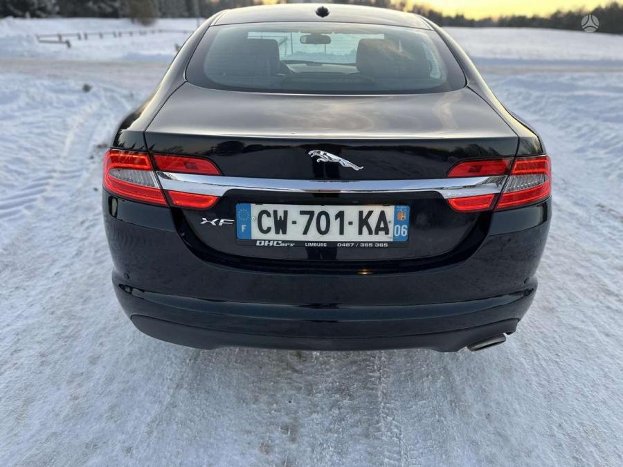 Black Jaguar XF 2012 in Utena, with an engine capacity of 2.18 L and mileage of 231 thousand km for 6350 €, photo 6 on AUTOMOTO.COM.LV
