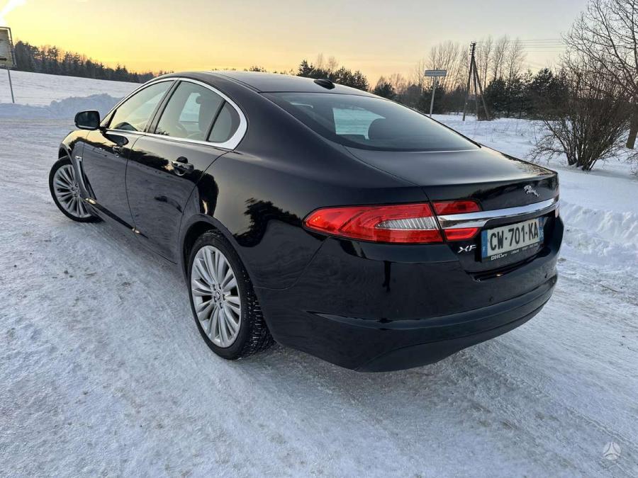 Black Jaguar XF 2012 in Utena, with an engine capacity of 2.18 L and mileage of 231 thousand km for 6350 €, photo 7 on AUTOMOTO.COM.LV