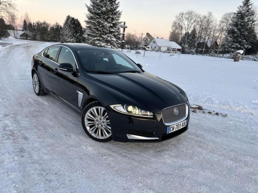 Black Jaguar XF 2012 in Utena, with an engine capacity of 2.18 L and mileage of 231 thousand km for 6350 €, photo 8 on AUTOMOTO.COM.LV
