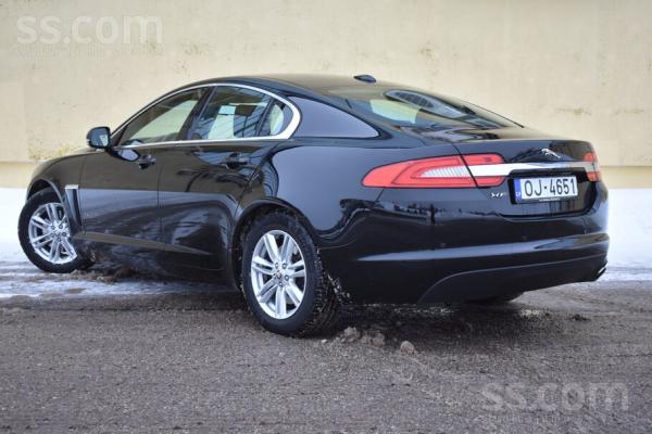 Black Jaguar XF 2012 in Talsi, with an engine capacity of 2.20 L and mileage of 214 thousand km for 7500 €, photo 2 on AUTOMOTO.COM.LV
