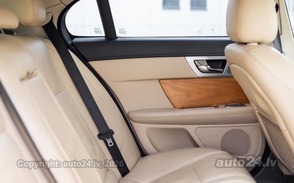 Melns Jaguar XF 2012 Tallina, ar dzinēja tilpumu 3.00 L un nobraukumu 252 tūkst. km par 6900 €, foto 11 vietnē AUTOMOTO.COM.LV