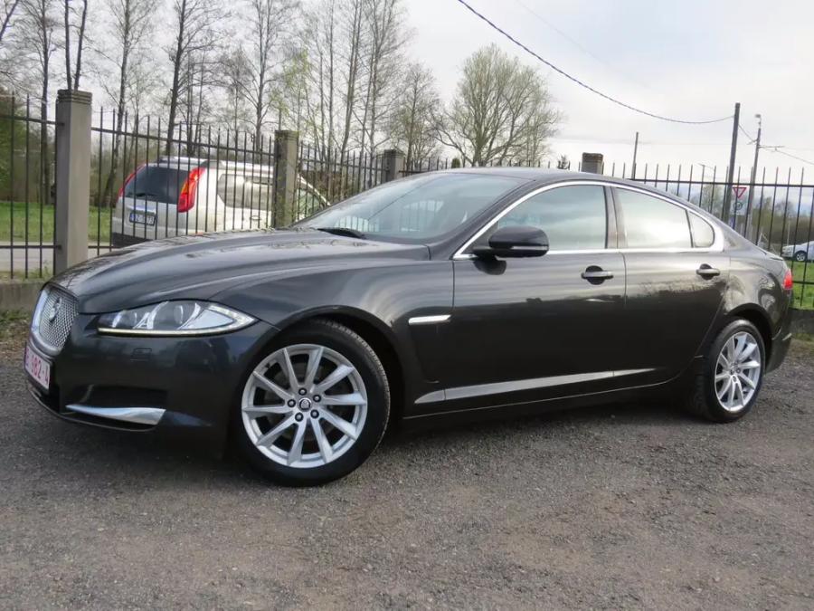 Black Jaguar XF 2012 in Riga, with an engine capacity of 2.20 L and mileage of 200 thousand km for 8490 €, photo 3 on AUTOMOTO.COM.LV