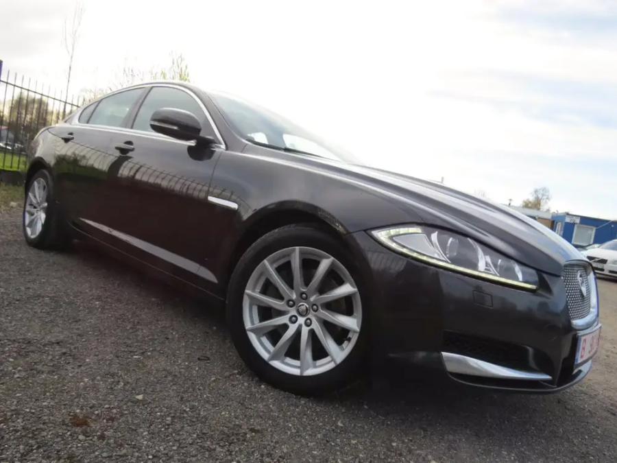 Black Jaguar XF 2012 in Riga, with an engine capacity of 2.20 L and mileage of 200 thousand km for 8490 €, photo 8 on AUTOMOTO.COM.LV