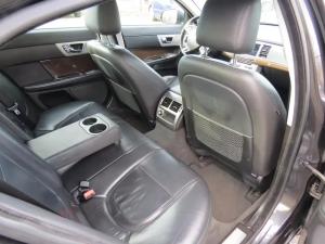 Black Jaguar XF 2012 in Riga, with an engine capacity of 2.20 L and mileage of 200 thousand km for 8490 €, photo 14 on AUTOMOTO.COM.LV