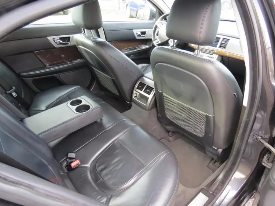 Black Jaguar XF 2012 in Riga, with an engine capacity of 2.20 L and mileage of 200 thousand km for 8490 €, photo 14 on AUTOMOTO.COM.LV