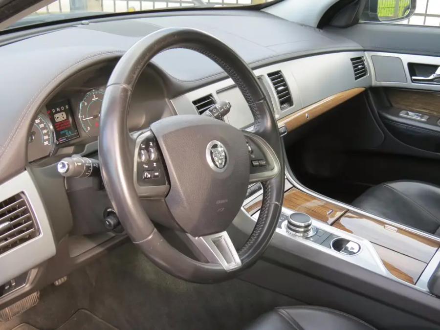 Black Jaguar XF 2012 in Riga, with an engine capacity of 2.20 L and mileage of 200 thousand km for 8490 €, photo 17 on AUTOMOTO.COM.LV