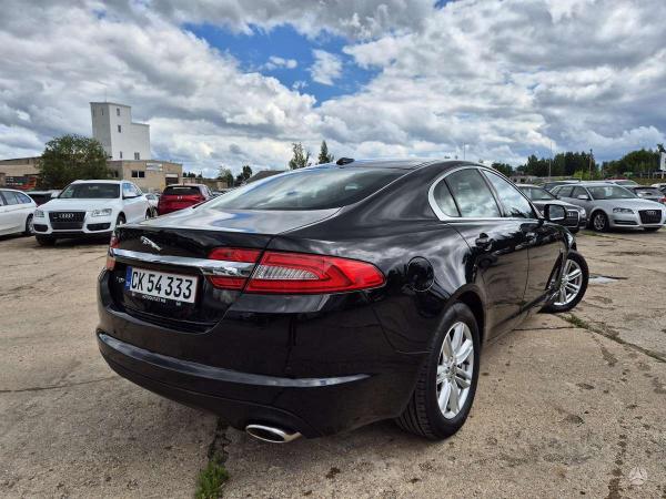 Black Jaguar XF 2012 in Utena, with an engine capacity of 2.18 L and mileage of 274 thousand km for 3990 €, photo 4 on AUTOMOTO.COM.LV