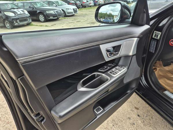 Black Jaguar XF 2012 in Utena, with an engine capacity of 2.18 L and mileage of 274 thousand km for 3990 €, photo 8 on AUTOMOTO.COM.LV