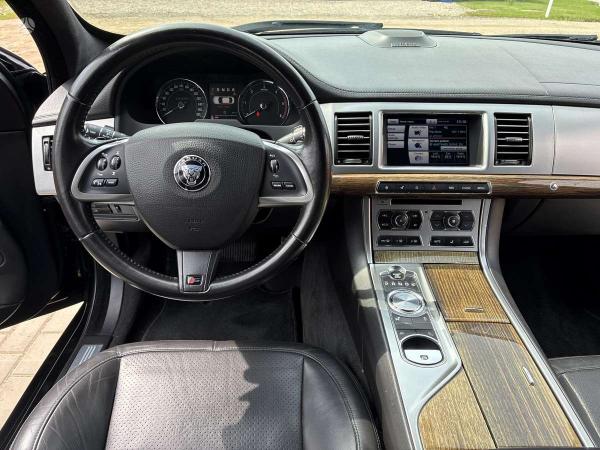 Melns Jaguar XF 2012 Kaišiadorys, ar dzinēja tilpumu 3.00 L un nobraukumu 277 tūkst. km par 6500 €, foto 9 vietnē AUTOMOTO.COM.LV