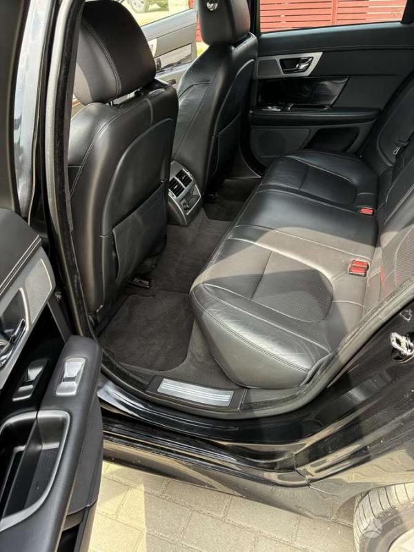 Melns Jaguar XF 2012 Kaišiadorys, ar dzinēja tilpumu 3.00 L un nobraukumu 277 tūkst. km par 6500 €, foto 10 vietnē AUTOMOTO.COM.LV