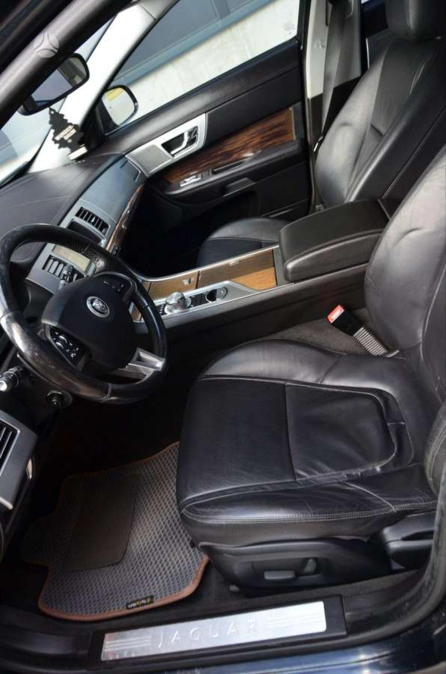 Melns Jaguar XF 2012 Šauļi, ar dzinēja tilpumu 2.18 L un nobraukumu 390 tūkst. km par 5000 €, foto 24 vietnē AUTOMOTO.COM.LV