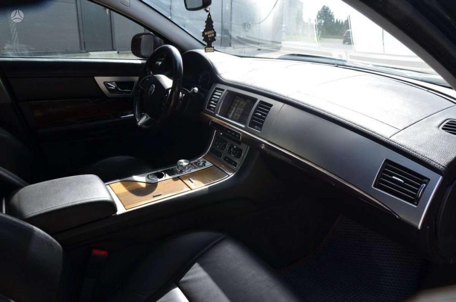 Melns Jaguar XF 2012 Šauļi, ar dzinēja tilpumu 2.18 L un nobraukumu 390 tūkst. km par 5000 €, foto 31 vietnē AUTOMOTO.COM.LV