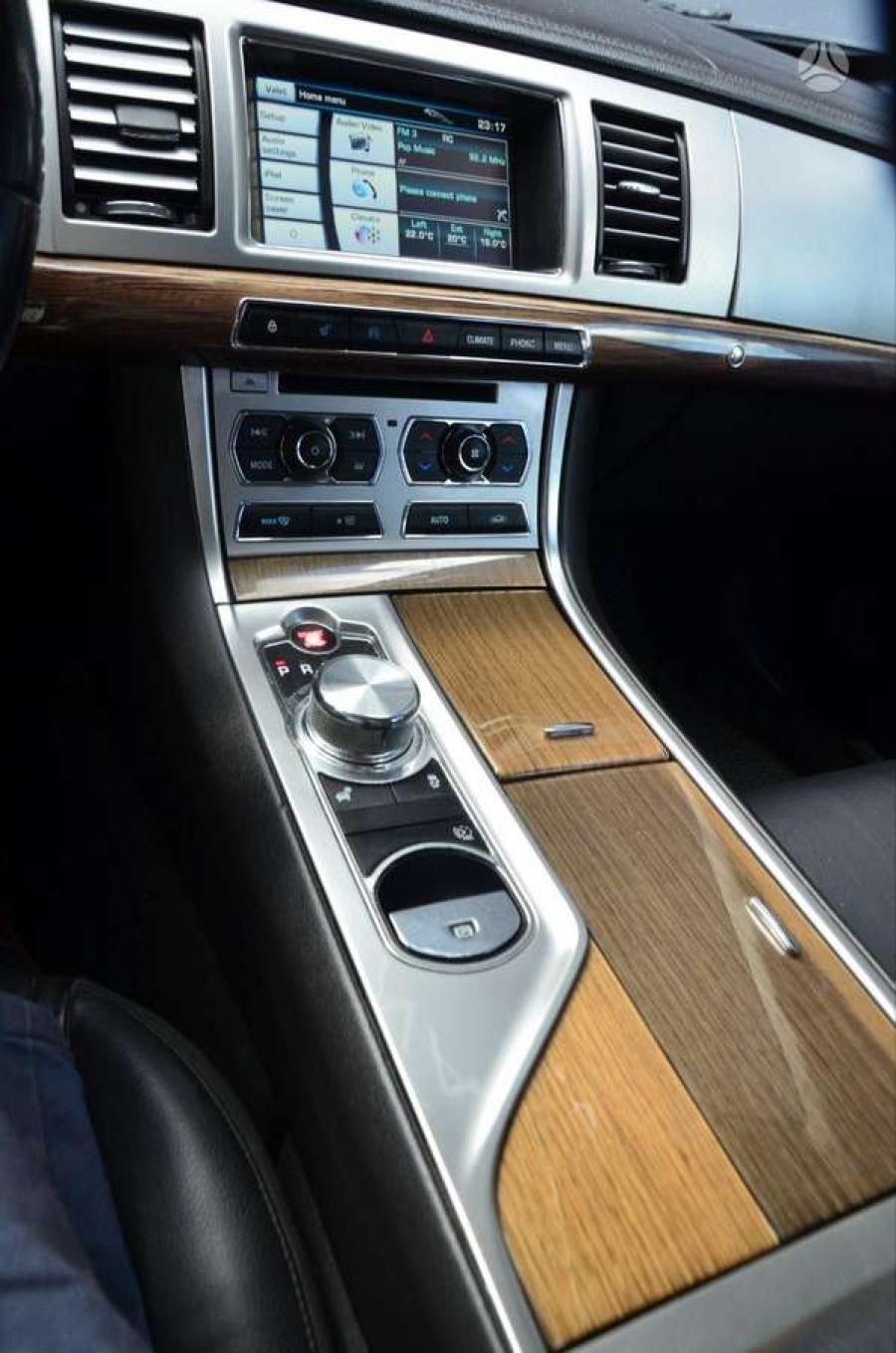 Melns Jaguar XF 2012 Šauļi, ar dzinēja tilpumu 2.18 L un nobraukumu 390 tūkst. km par 5000 €, foto 33 vietnē AUTOMOTO.COM.LV