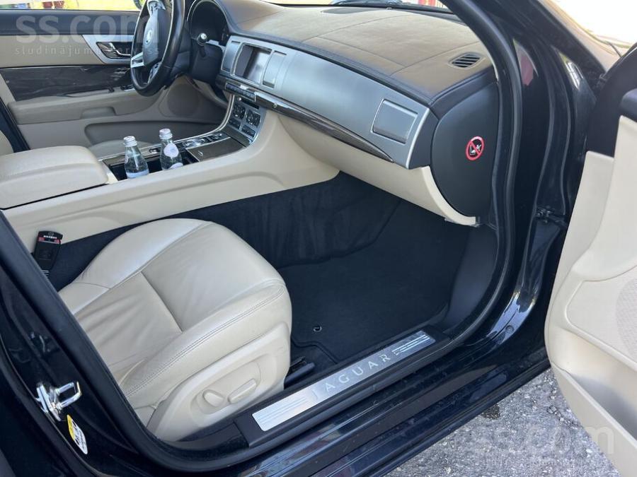 Melns Jaguar XF 2012 Daugavpils, ar dzinēja tilpumu 2.20 L un nobraukumu 120 tūkst. km par 5800 €, foto 10 vietnē AUTOMOTO.COM.LV