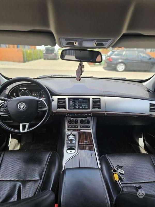 Melns Jaguar XF 2012 Kauņa, ar dzinēja tilpumu 3.00 L un nobraukumu 400 tūkst. km par 5000 €, foto 4 vietnē AUTOMOTO.COM.LV
