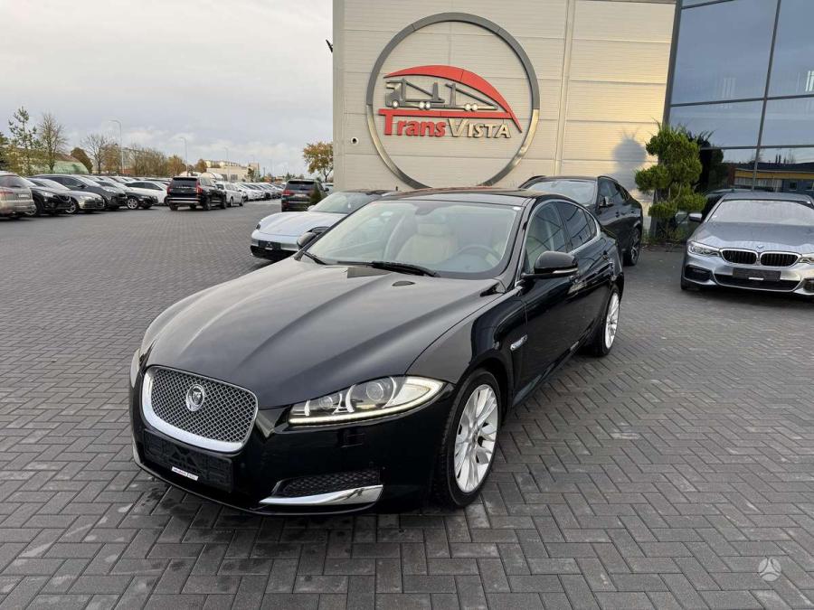 Black Jaguar XF 2012 in Telschi, with an engine capacity of 2.18 L and mileage of 261 thousand km for 4499 €, photo 1 on AUTOMOTO.COM.LV