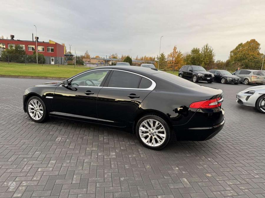 Black Jaguar XF 2012 in Telschi, with an engine capacity of 2.18 L and mileage of 261 thousand km for 4499 €, photo 5 on AUTOMOTO.COM.LV