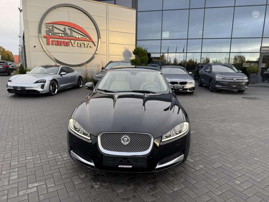 Black Jaguar XF 2012 in Telschi, with an engine capacity of 2.18 L and mileage of 261 thousand km for 4499 €, photo 12 on AUTOMOTO.COM.LV