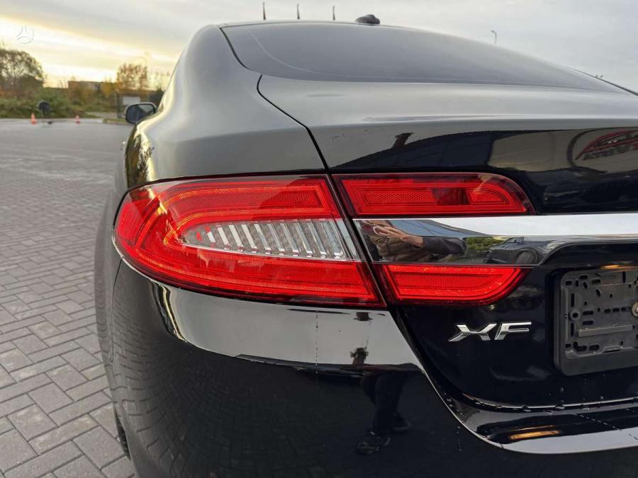 Black Jaguar XF 2012 in Telschi, with an engine capacity of 2.18 L and mileage of 261 thousand km for 4499 €, photo 16 on AUTOMOTO.COM.LV