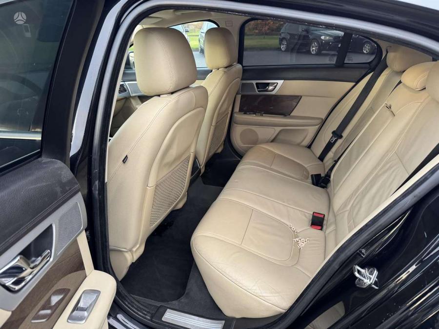 Black Jaguar XF 2012 in Telschi, with an engine capacity of 2.18 L and mileage of 261 thousand km for 4499 €, photo 21 on AUTOMOTO.COM.LV