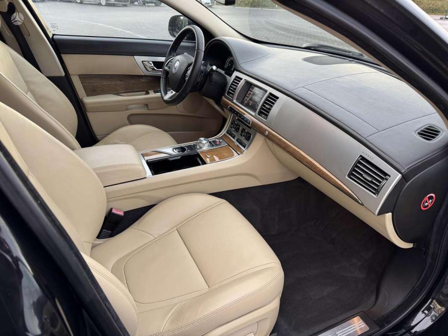 Black Jaguar XF 2012 in Telschi, with an engine capacity of 2.18 L and mileage of 261 thousand km for 4499 €, photo 24 on AUTOMOTO.COM.LV
