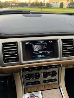 Black Jaguar XF 2012 in Telschi, with an engine capacity of 2.18 L and mileage of 261 thousand km for 4499 €, photo 29 on AUTOMOTO.COM.LV