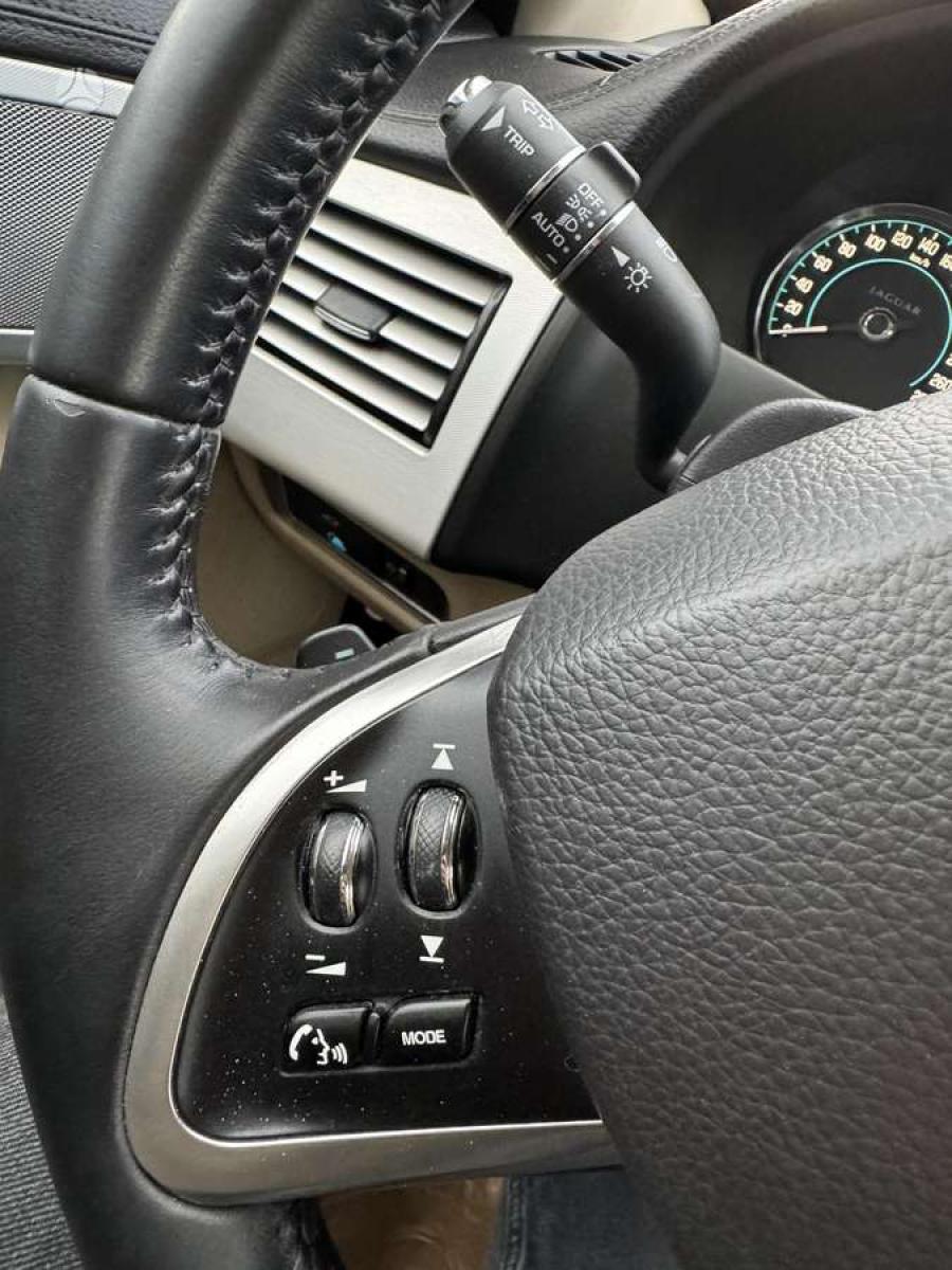 Black Jaguar XF 2012 in Telschi, with an engine capacity of 2.18 L and mileage of 261 thousand km for 4499 €, photo 32 on AUTOMOTO.COM.LV