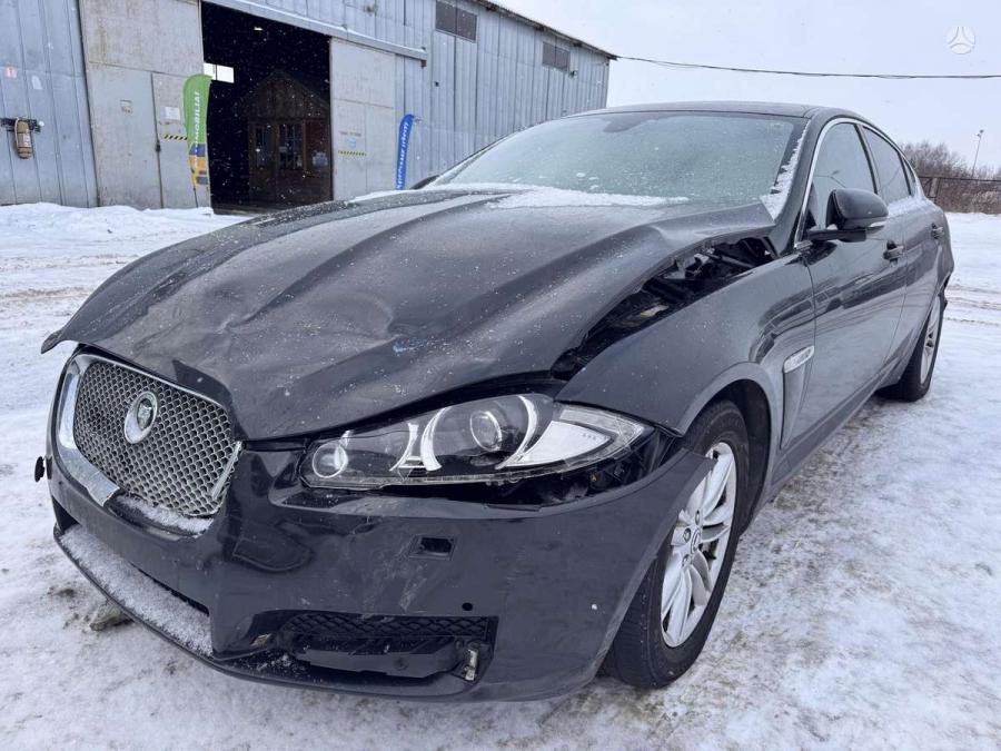 Black Jaguar XF 2013 in Siauliai, with an engine capacity of 2.18 L and mileage of 233 thousand km for 3550 €, photo 1 on AUTOMOTO.COM.LV