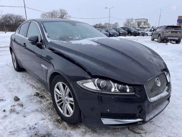Black Jaguar XF 2013 in Siauliai, with an engine capacity of 2.18 L and mileage of 233 thousand km for 3550 €, photo 2 on AUTOMOTO.COM.LV