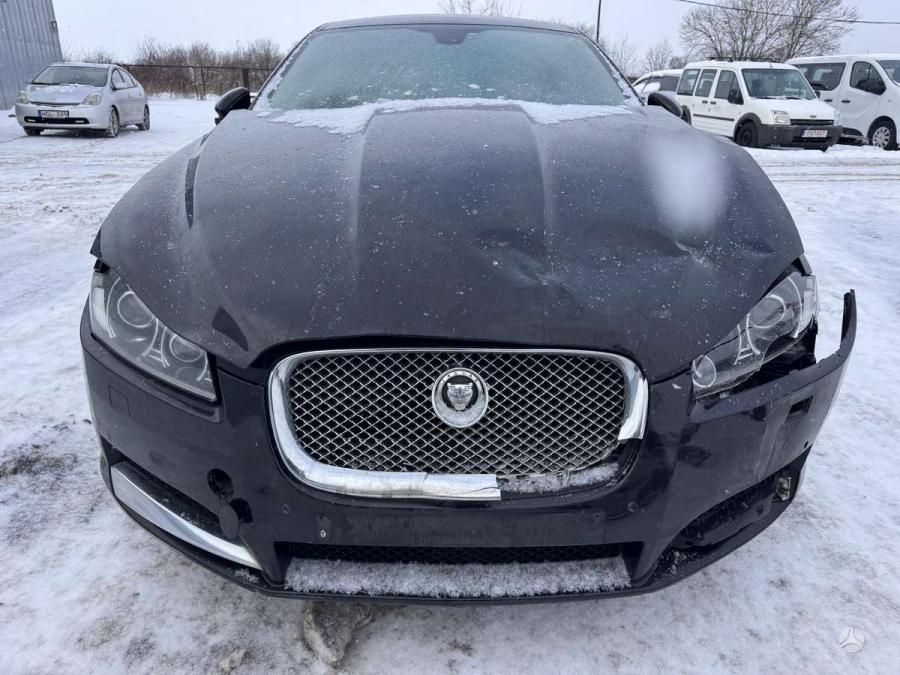 Black Jaguar XF 2013 in Siauliai, with an engine capacity of 2.18 L and mileage of 233 thousand km for 3550 €, photo 3 on AUTOMOTO.COM.LV