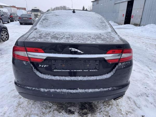 Black Jaguar XF 2013 in Siauliai, with an engine capacity of 2.18 L and mileage of 233 thousand km for 3550 €, photo 5 on AUTOMOTO.COM.LV