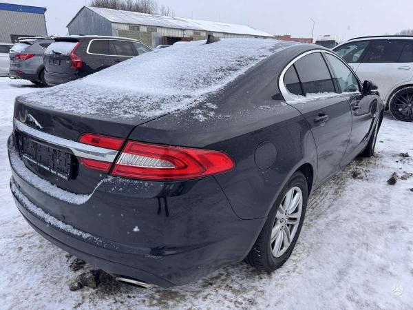Black Jaguar XF 2013 in Siauliai, with an engine capacity of 2.18 L and mileage of 233 thousand km for 3550 €, photo 6 on AUTOMOTO.COM.LV