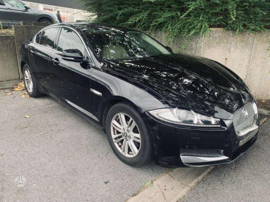 Black Jaguar XF 2013 in Siauliai, with an engine capacity of 2.18 L and mileage of 233 thousand km for 3350 €, photo 1 on AUTOMOTO.COM.LV
